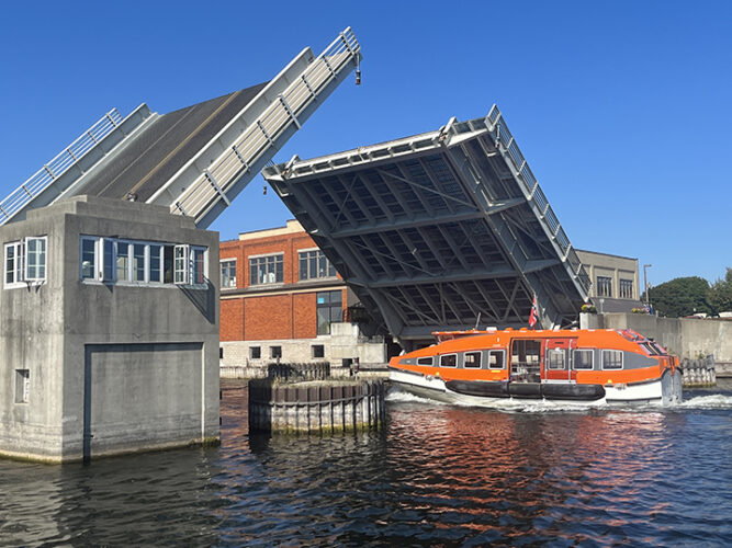 PHOTO: Shuttle boat leaves shore | News, Sports, Jobs - The Alpena News